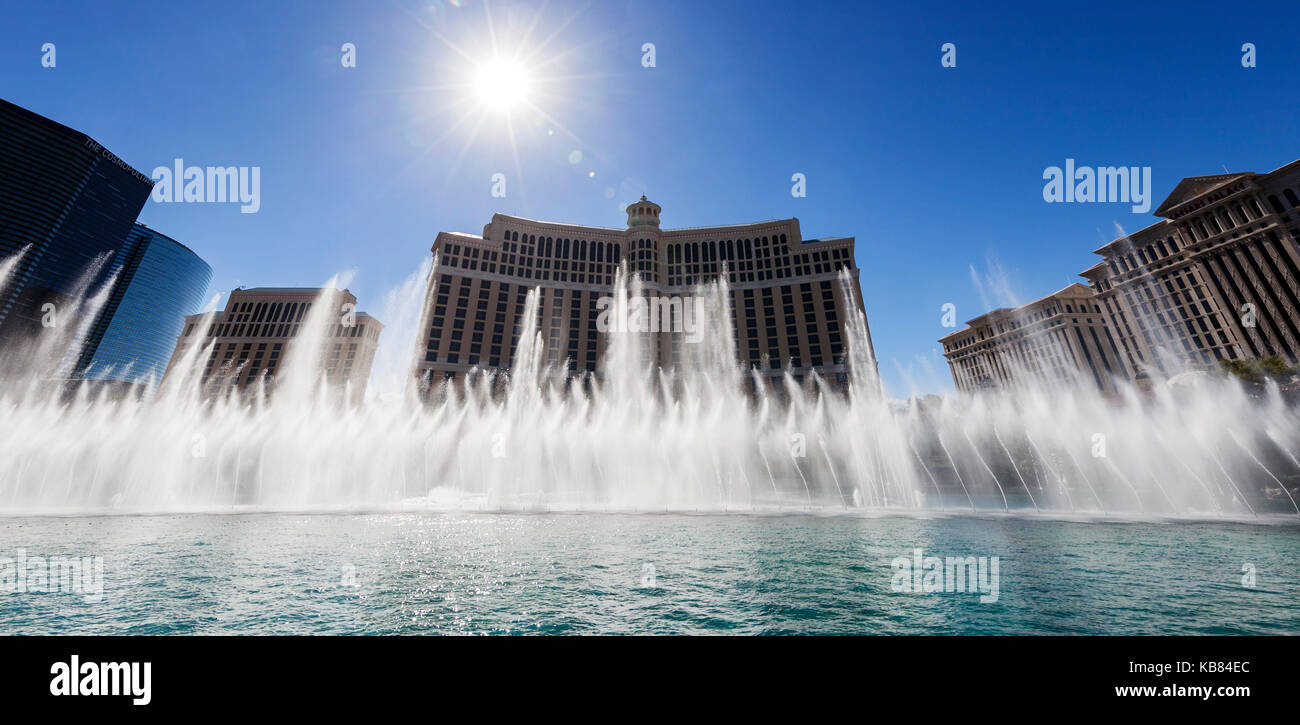 The dancing water Fountains at Bellagio put on a show for the tourists ...