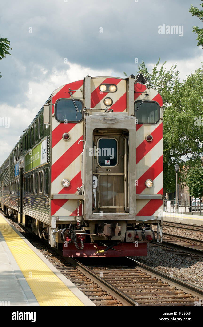 Metra commuter train hi-res stock photography and images - Alamy