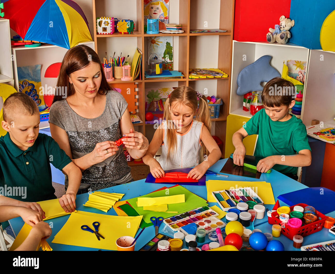 Kids cutting out paper hi-res stock photography and images - Alamy