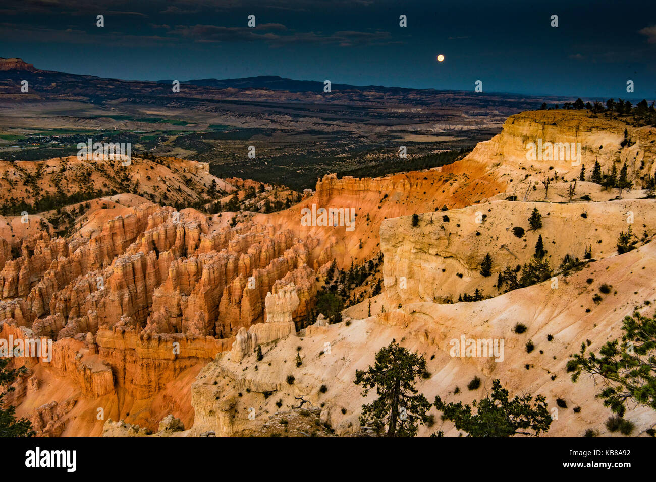 Full moon over Bryce Canyon Stock Photo - Alamy