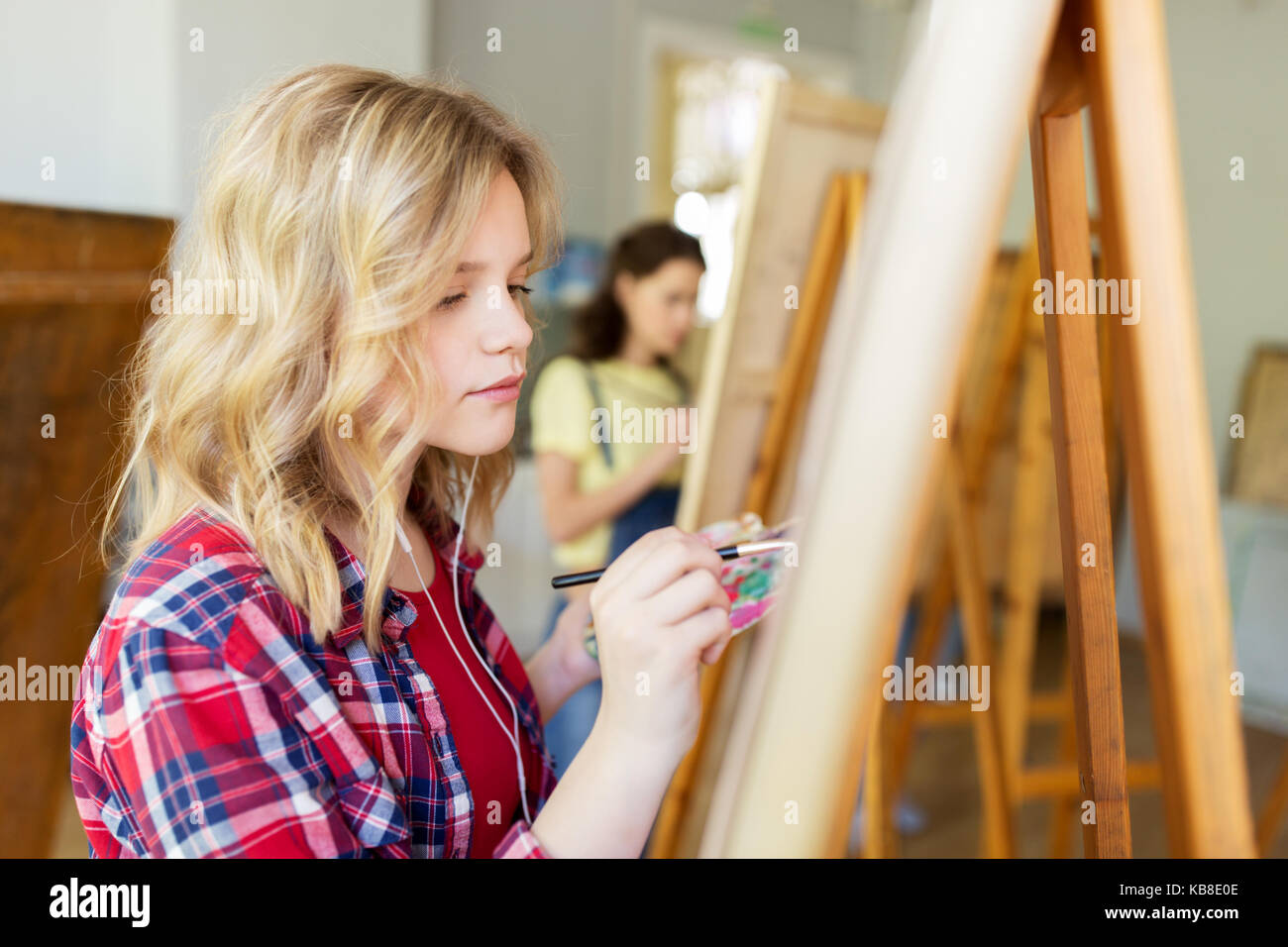 student girl with easel painting at art school Stock Photo - Alamy