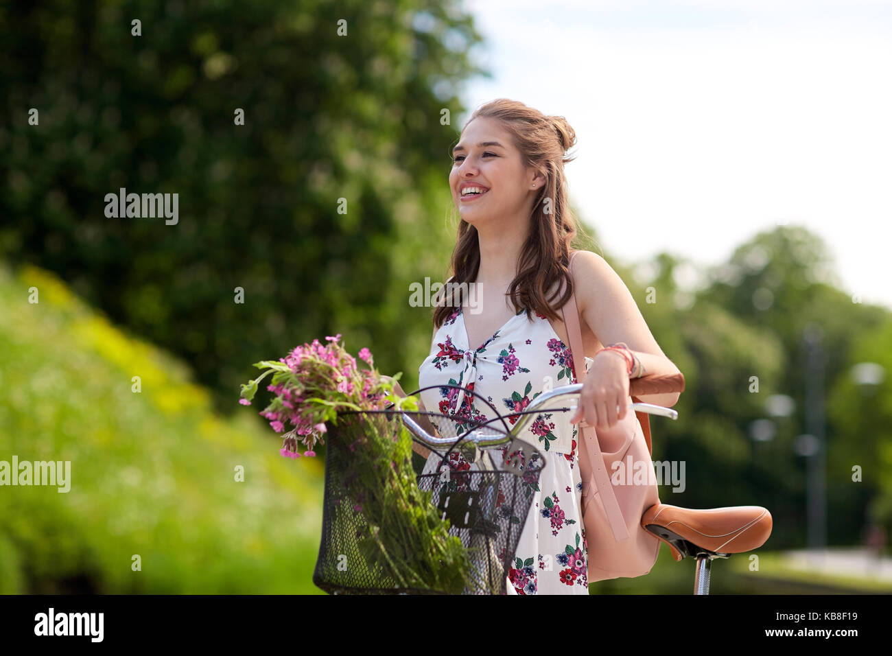happy woman riding fixie bicycle in summer park Stock Photo - Alamy