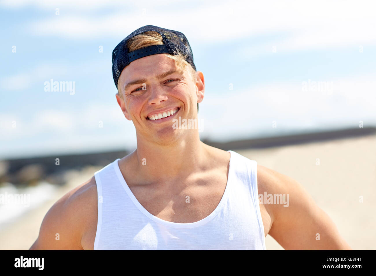 Handsome smiling guy beach hi-res stock photography and images - Alamy