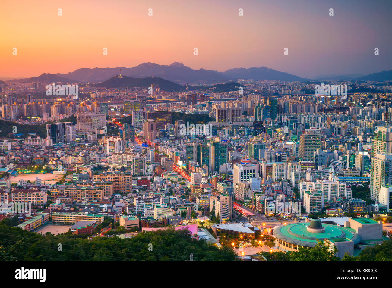 Seoul. Cityscape image of Seoul downtown during summer sunset Stock ...