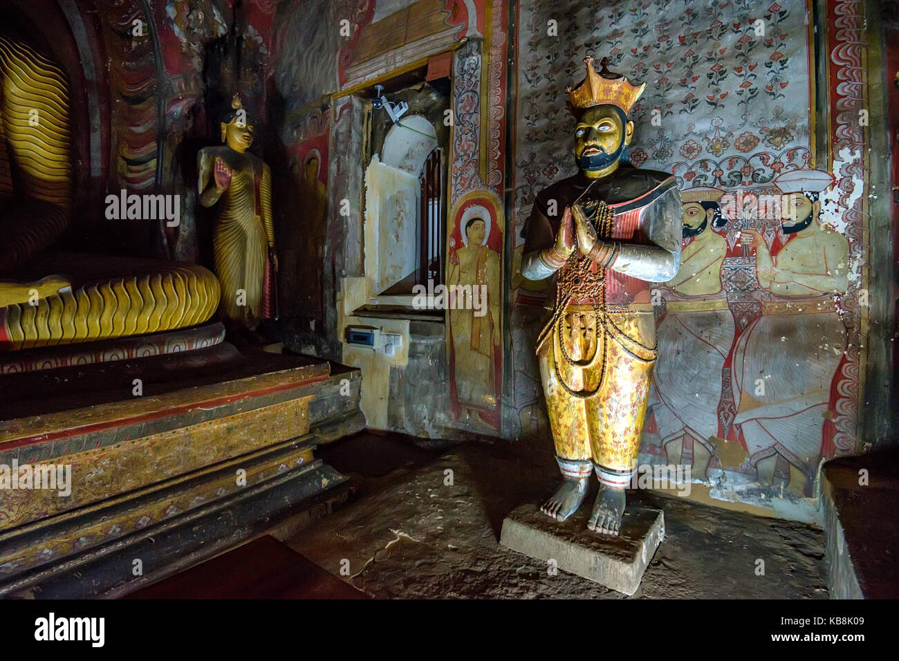 King Kirthi Sri Rajasinghe in temple of Dambulla Stock Photo - Alamy