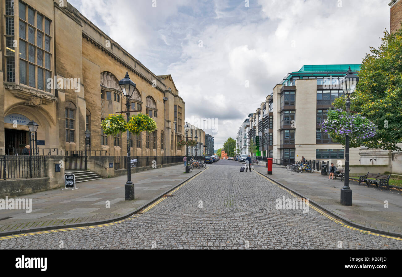 BRISTOL ENGLAND CITY CENTRE COLLEGE CENTRAL LIBRARY Stock Photo - Alamy