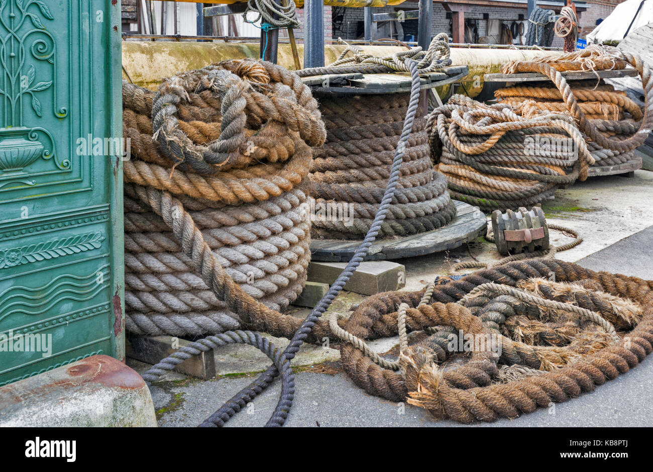 Coils of rope hi-res stock photography and images - Alamy