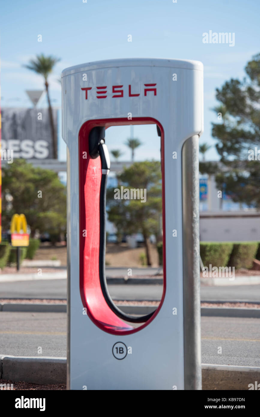 Tesla Charging Station Supercharger Stock Photo - Alamy