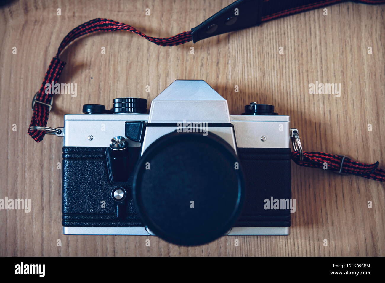 Old wooden camera vintage hi-res stock photography and images - Alamy