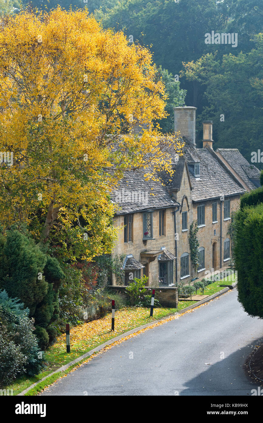 Cotswold stone cottages in autumn. Broad Campden, Cotswolds ...