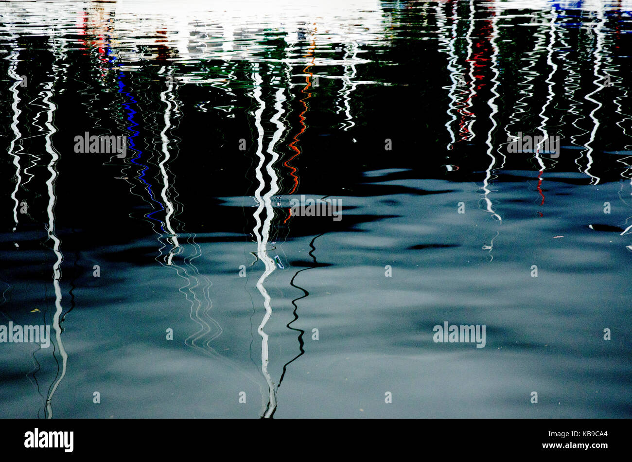 Clam reflections hi-res stock photography and images - Alamy