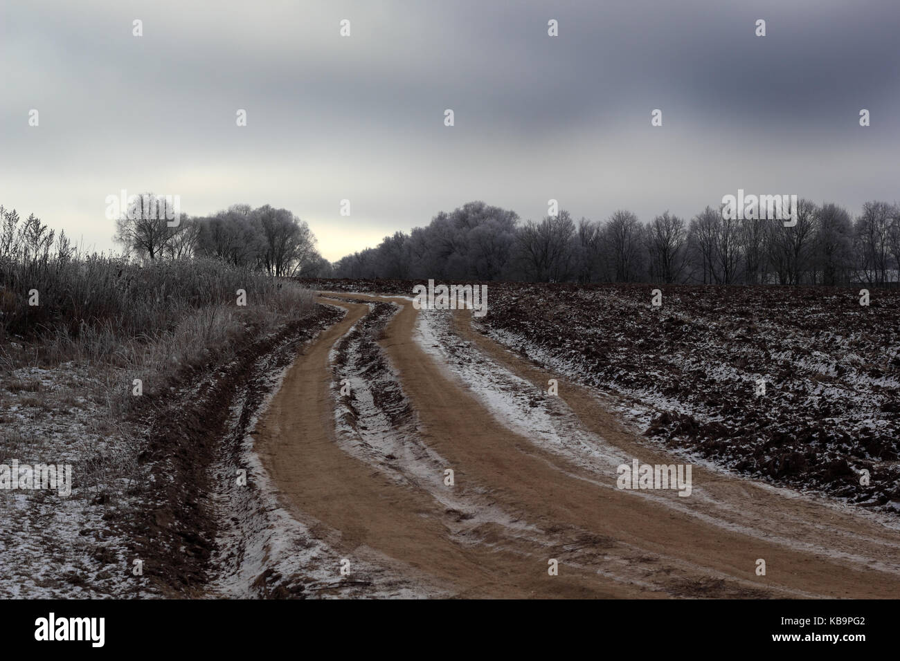 Farm road hi-res stock photography and images - Alamy