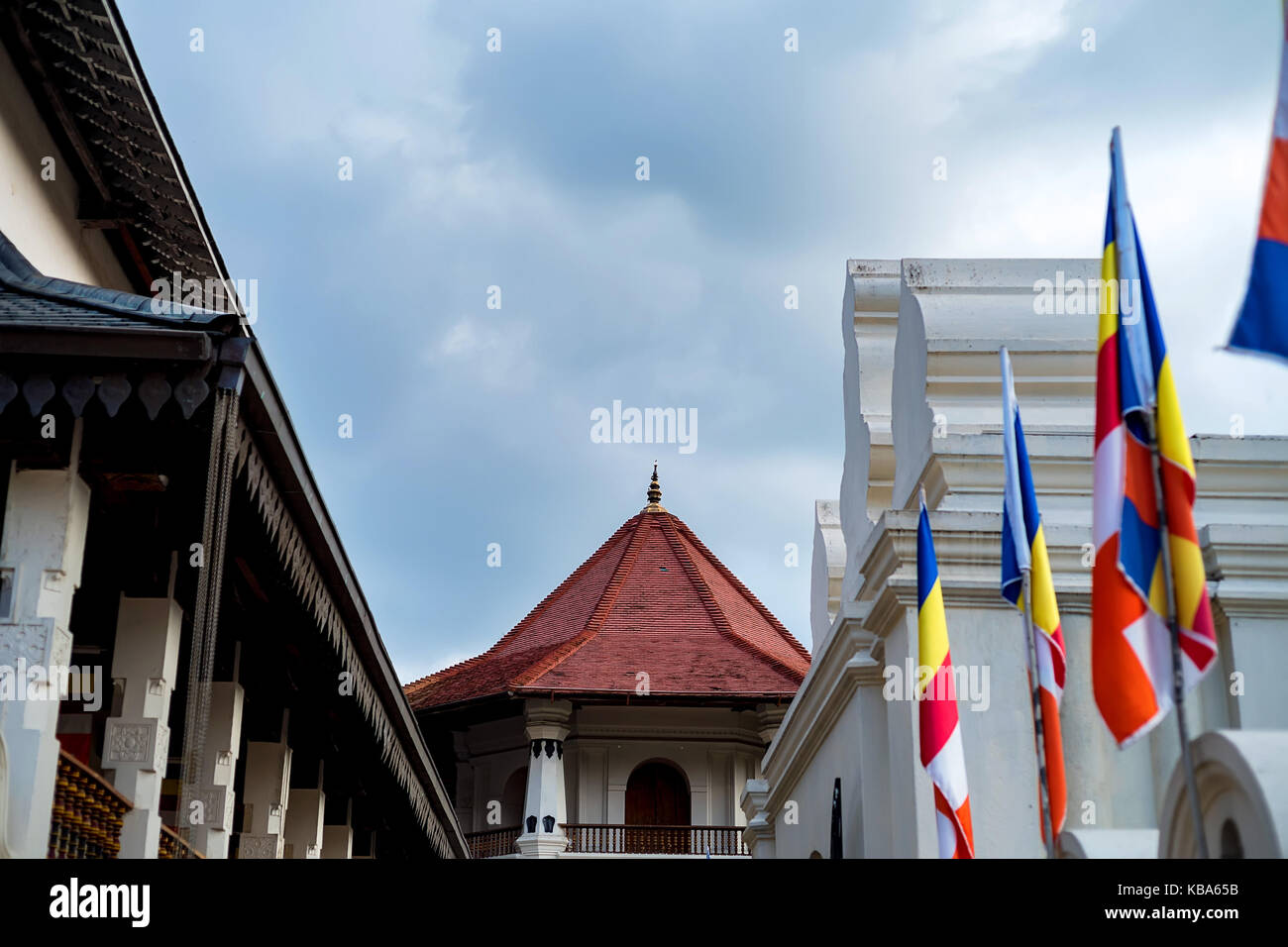 Temple of the Sacred Tooth Relic Stock Photo - Alamy