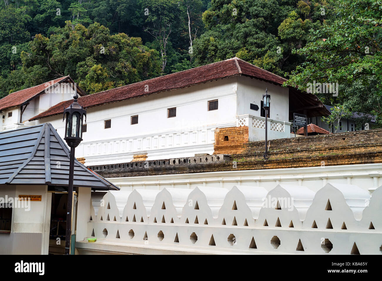 Temple of the Sacred Tooth Relic Stock Photo - Alamy