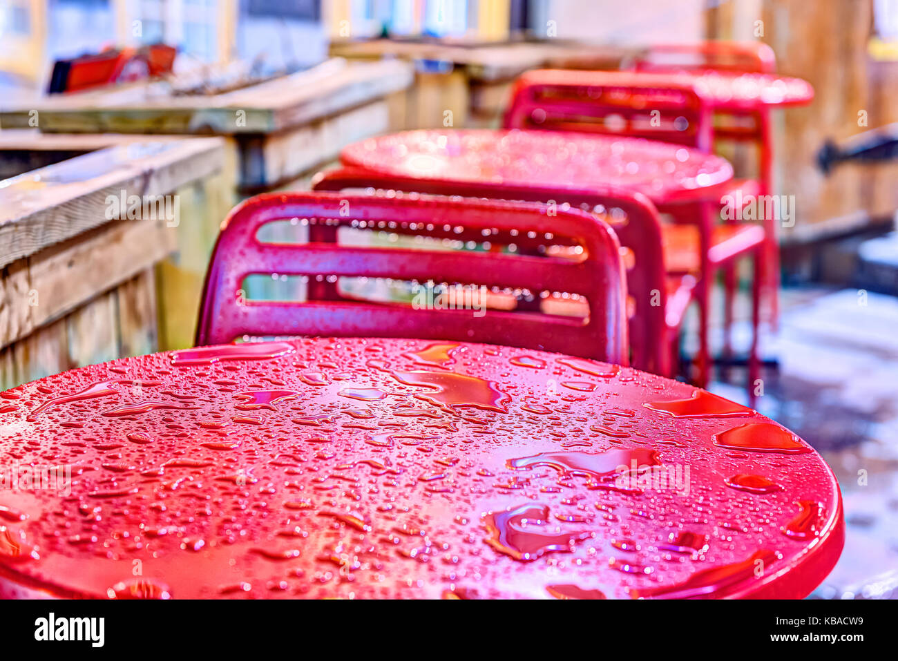 Wet cafe table hi-res stock photography and images - Alamy