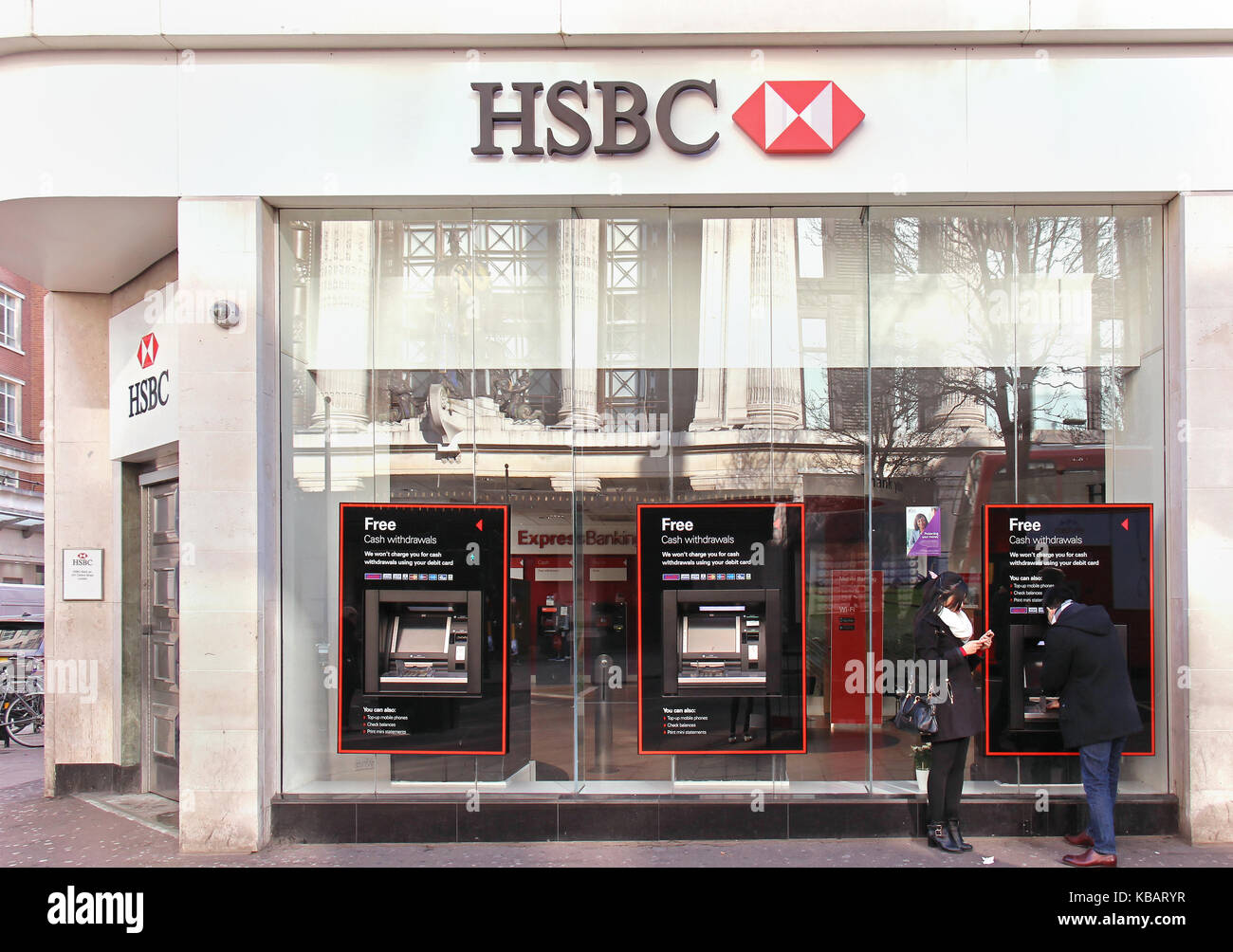 Hsbc uk cash machine hi-res stock photography and images - Alamy
