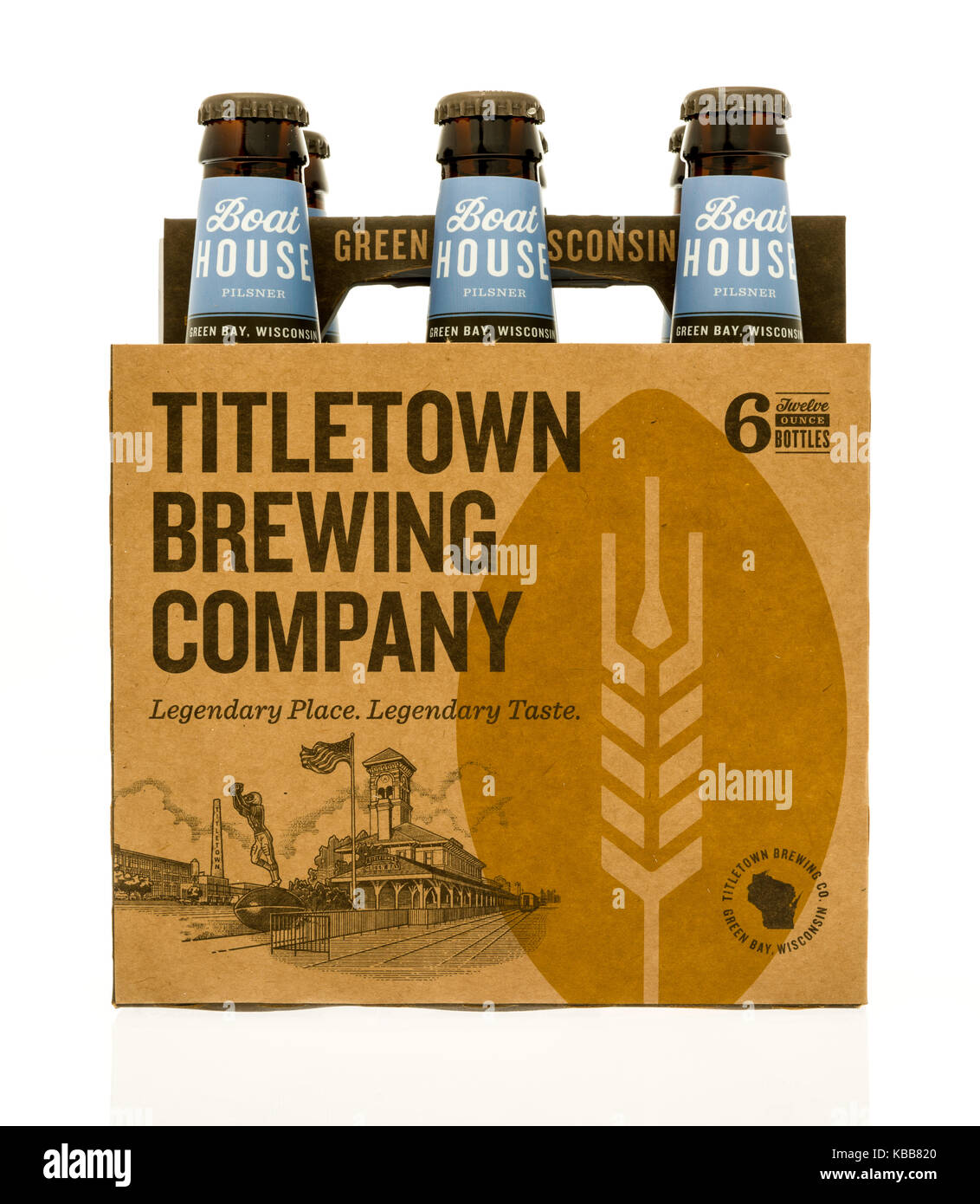 Winneconne, WI - 28 September 2017: A six pack of Titletown brewing ...