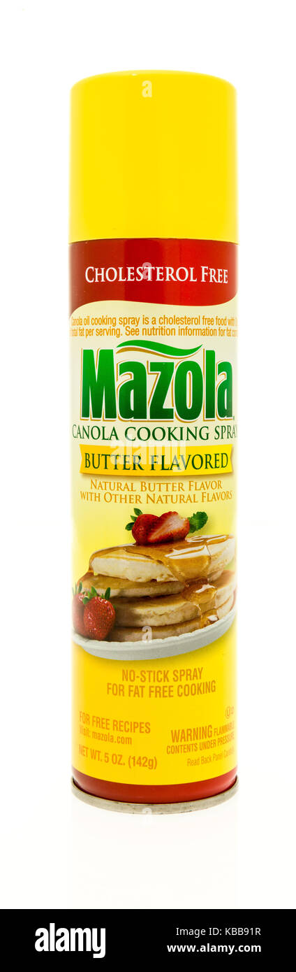 Winneconne, WI - 28 September 2017: A can of Mazola canola oil non ...