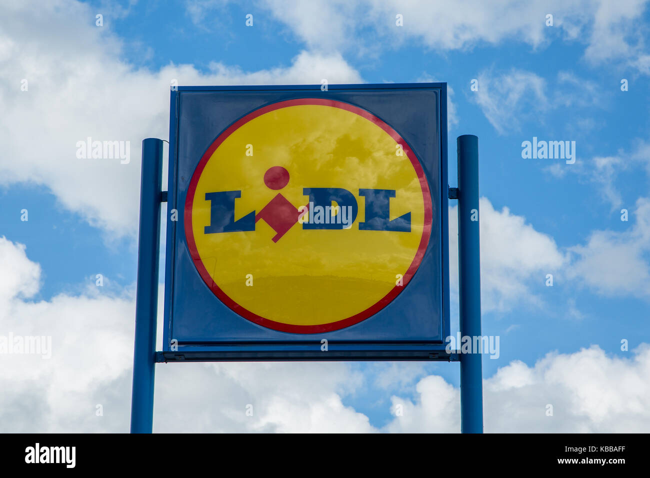 Shopping in lidl supermarket england hi-res stock photography and ...
