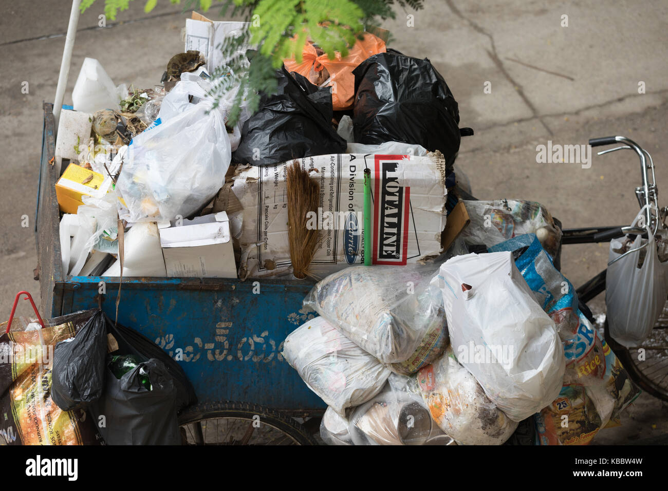 HYDERABAD,INDIA-28th SEPTEMBER,2017. A fully loaded garbage cycle ...