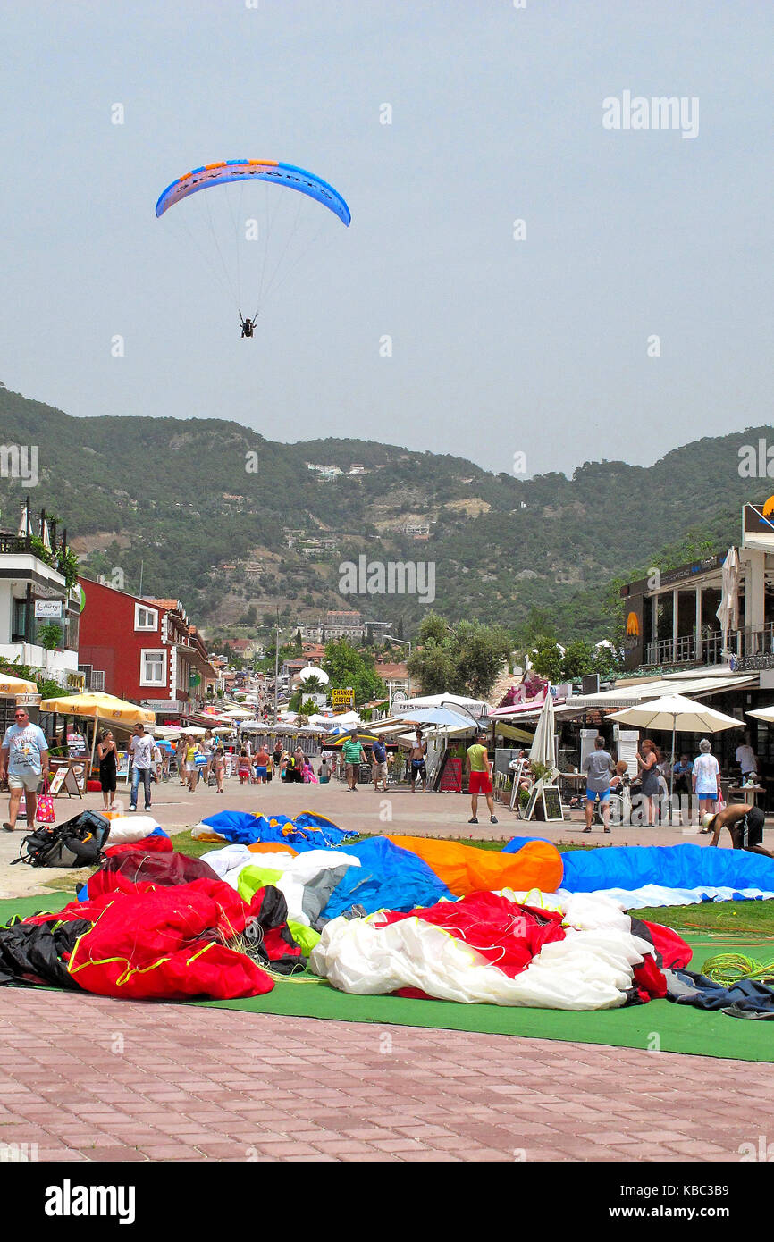 Paraglider landing in Oludeniz town, Turkey Stock Photo - Alamy Paraglider landing in Oludeniz town, Turkey Stock Photo - Alamy