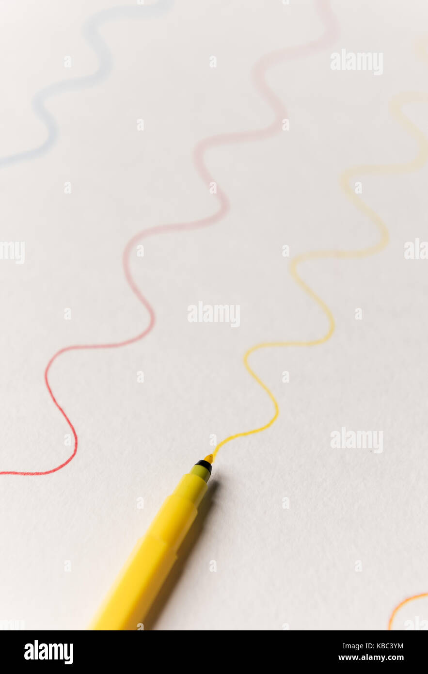 Yellow highlighter line hi-res stock photography and images - Alamy