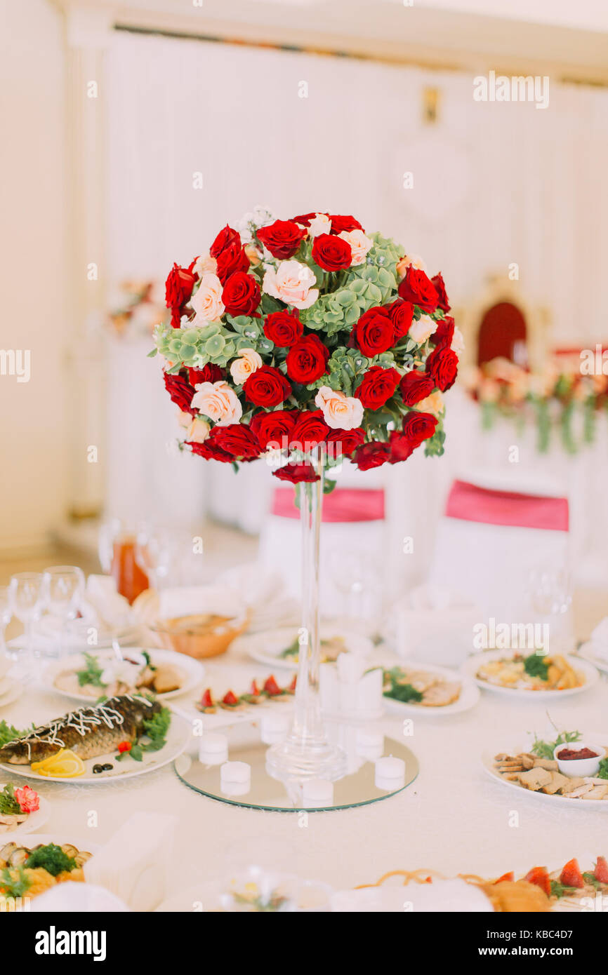 Red and white wedding decor for tables 60 photos - Vianawedding.com