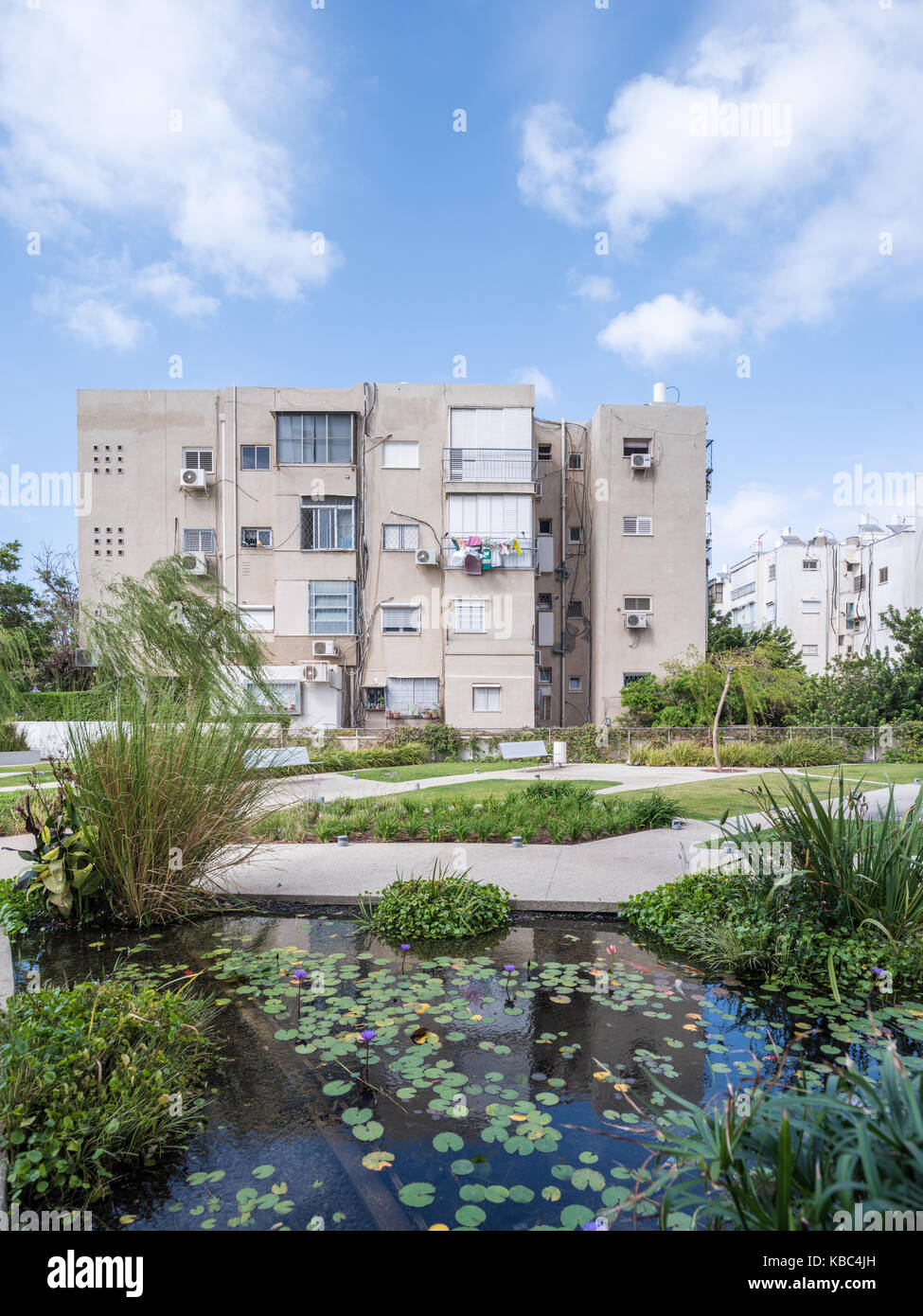 Public space next to the Remez tower - 22nd september 2017, Tel Aviv ...