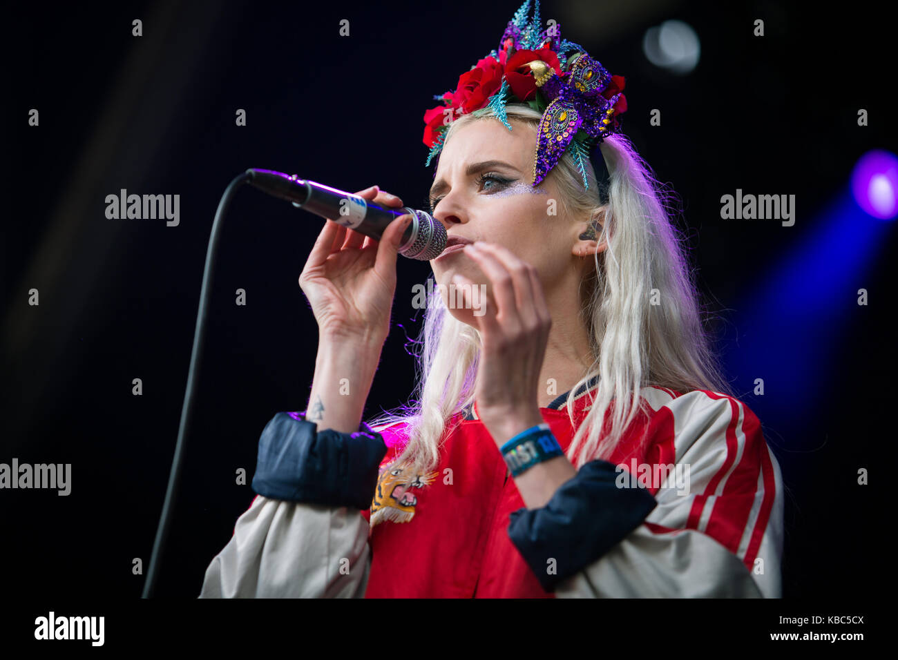British folk pop singer kyla la hi-res stock photography and images - Alamy