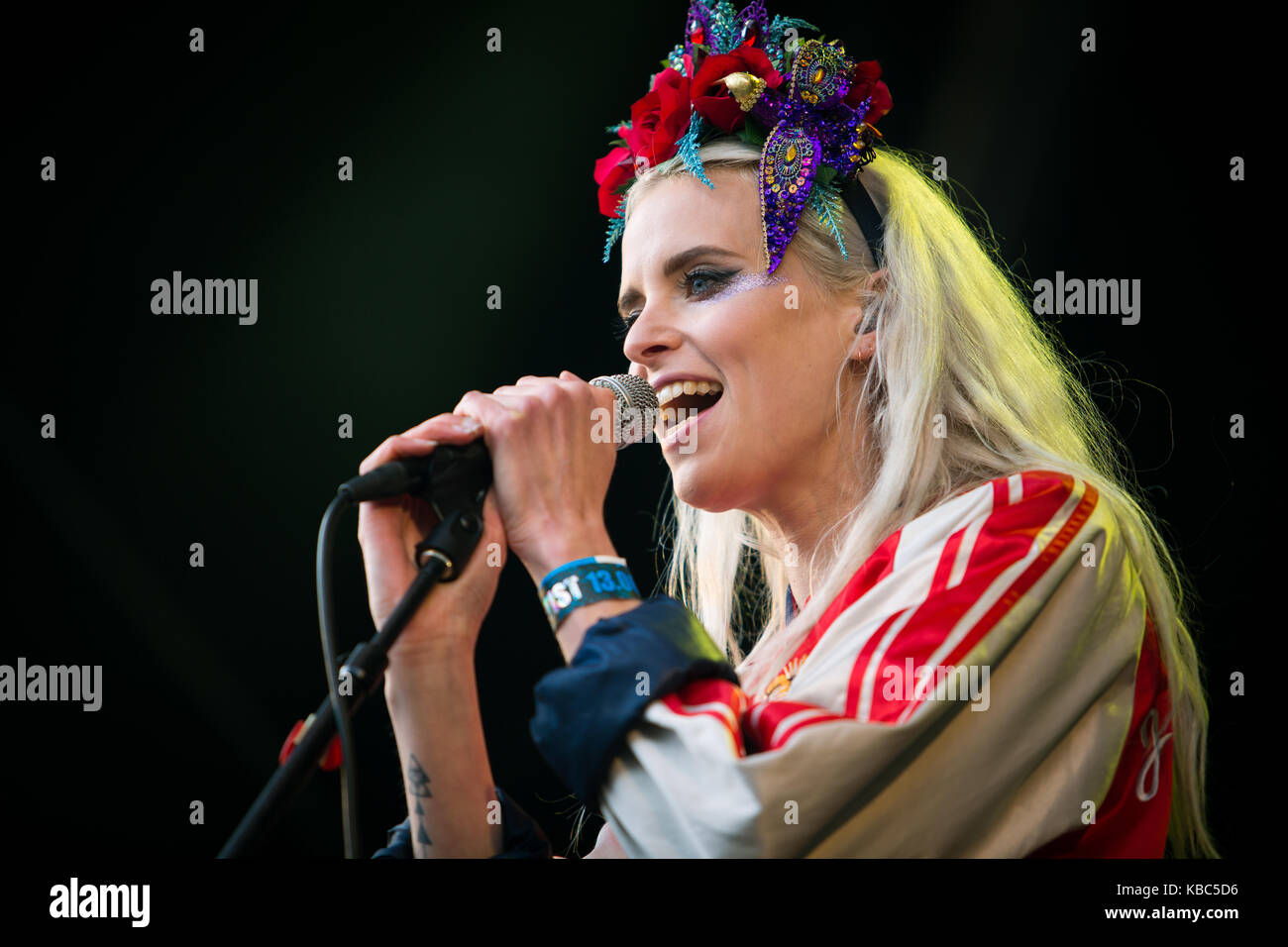 British folk pop singer kyla la hi-res stock photography and images - Alamy