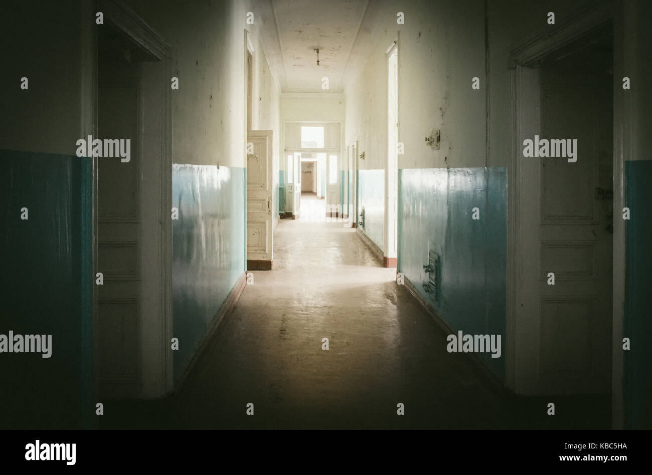Corridor in abandoned house hi-res stock photography and images - Alamy