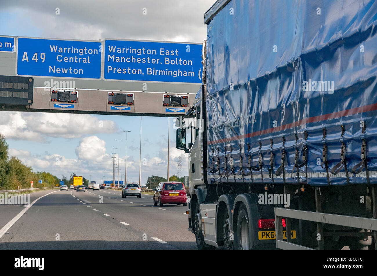 M62 motorway sign hi-res stock photography and images - Alamy