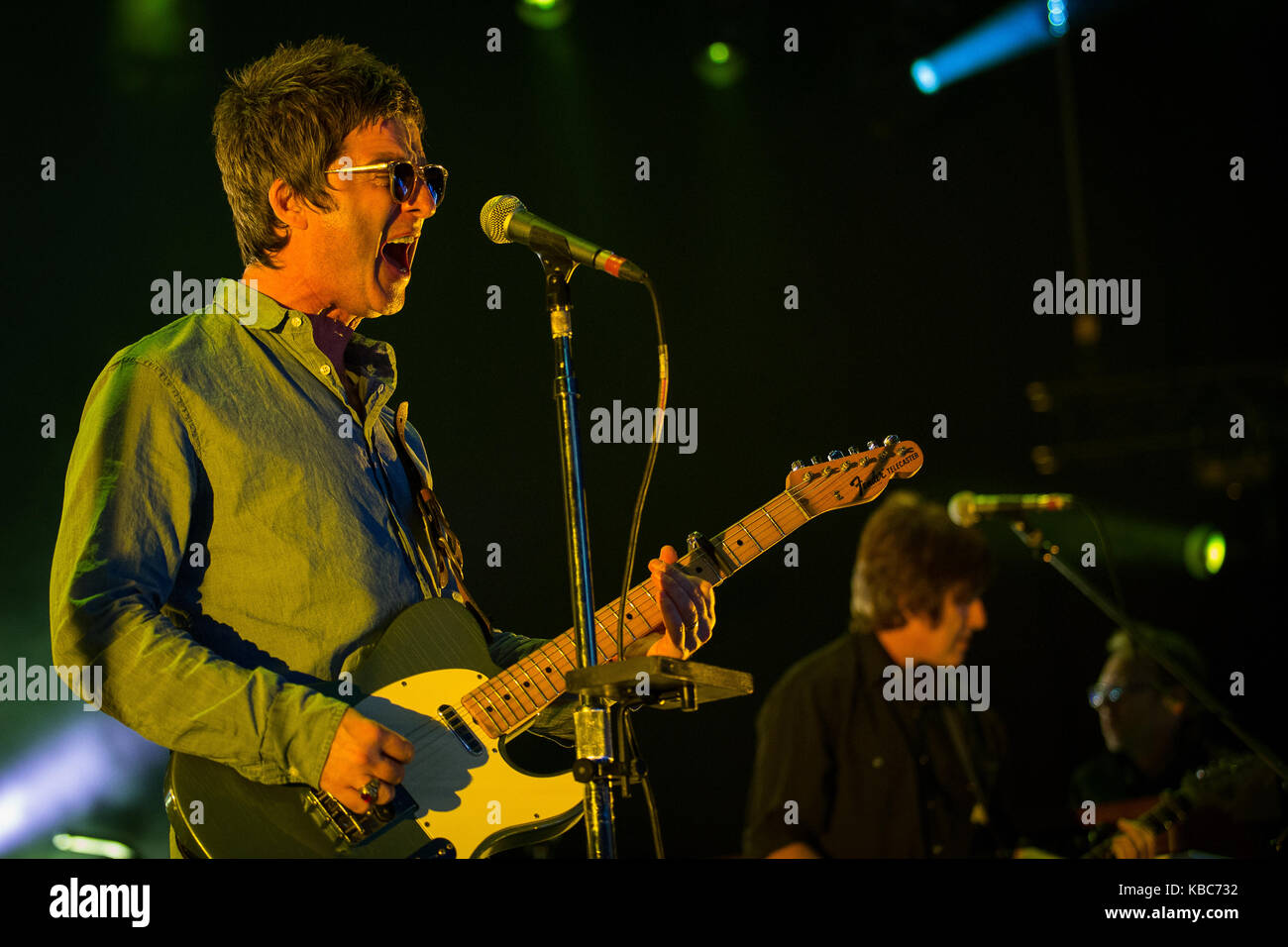 Noel thomas david gallagher singer hi-res stock photography and images ...