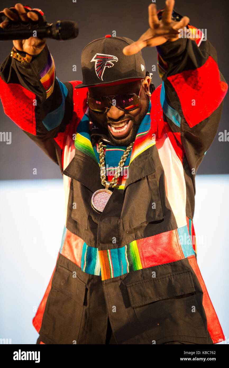 American rappers duo concert hi-res stock photography and images - Alamy