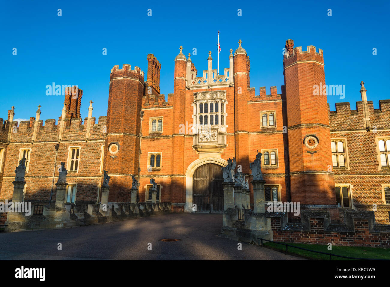Hampton Court Palace, The great gatehouse, London, England, UK Stock ...