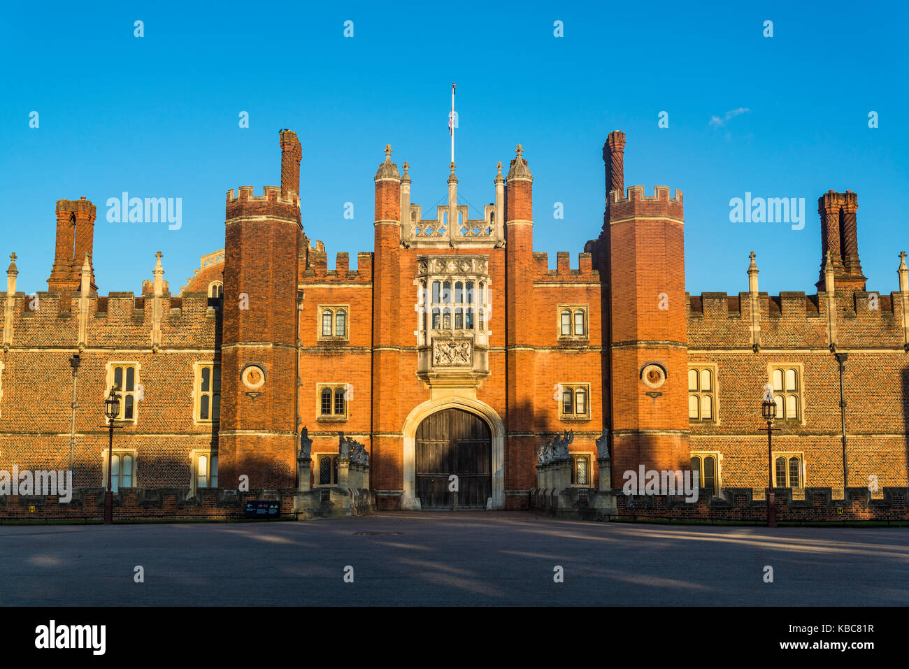 Hampton Court Palace, The great gatehouse, London, England, UK Stock ...