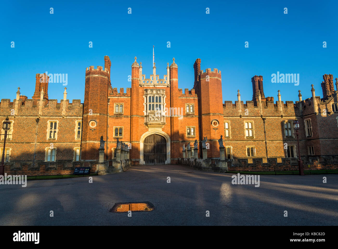 Hampton Court Palace, The great gatehouse, London, England, UK Stock ...