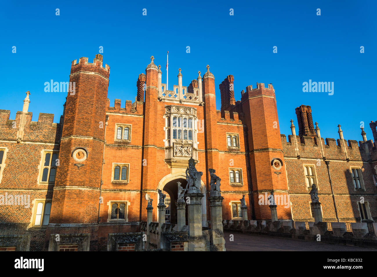 Hampton Court Palace, The great gatehouse, London, England, UK Stock ...