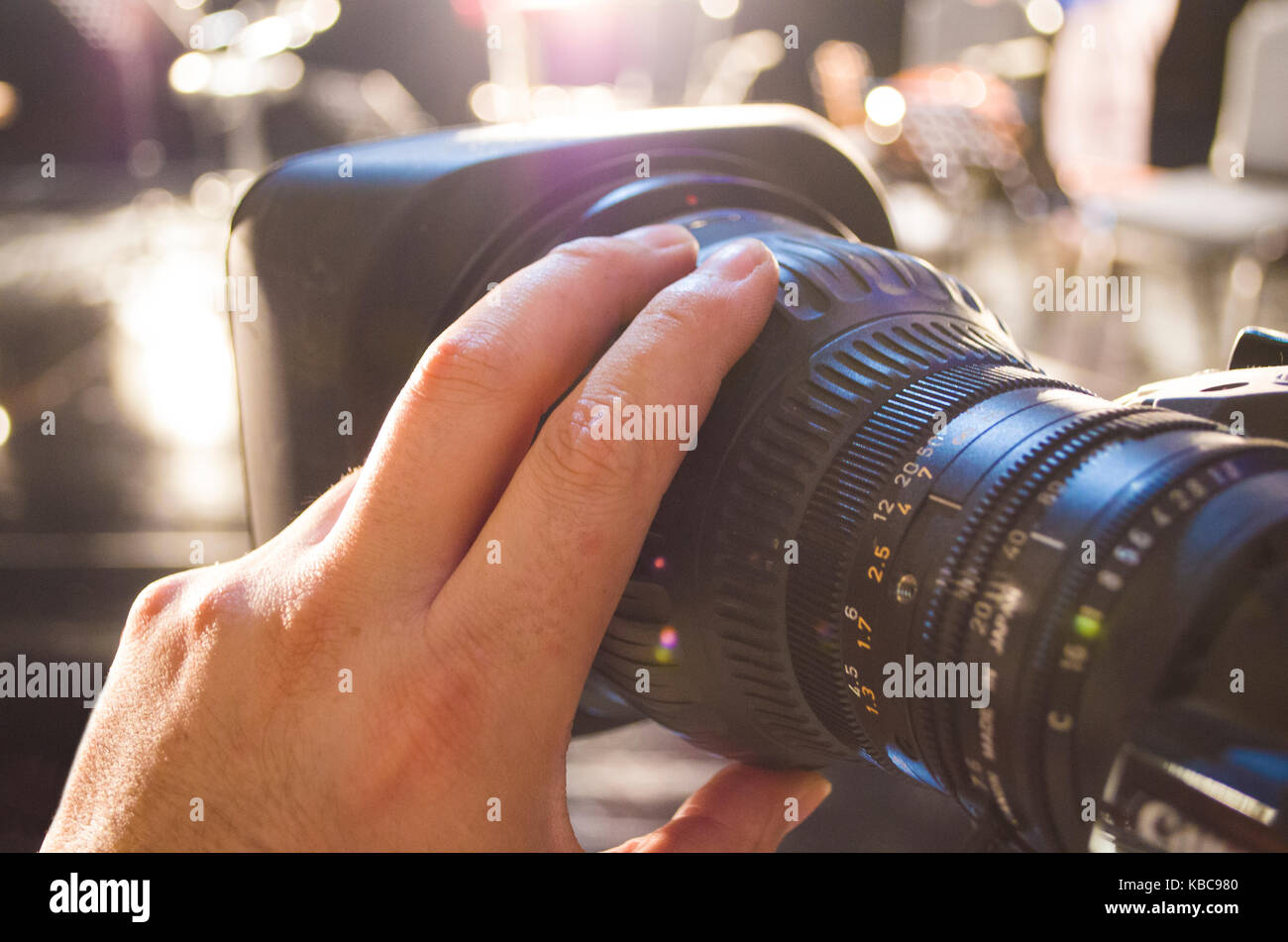 Man adjusting camera and tripod hi-res stock photography and images - Alamy