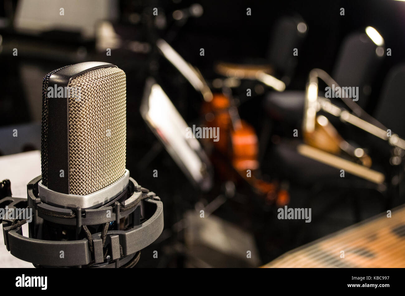 Old style jazz microphone hi-res stock photography and images - Alamy