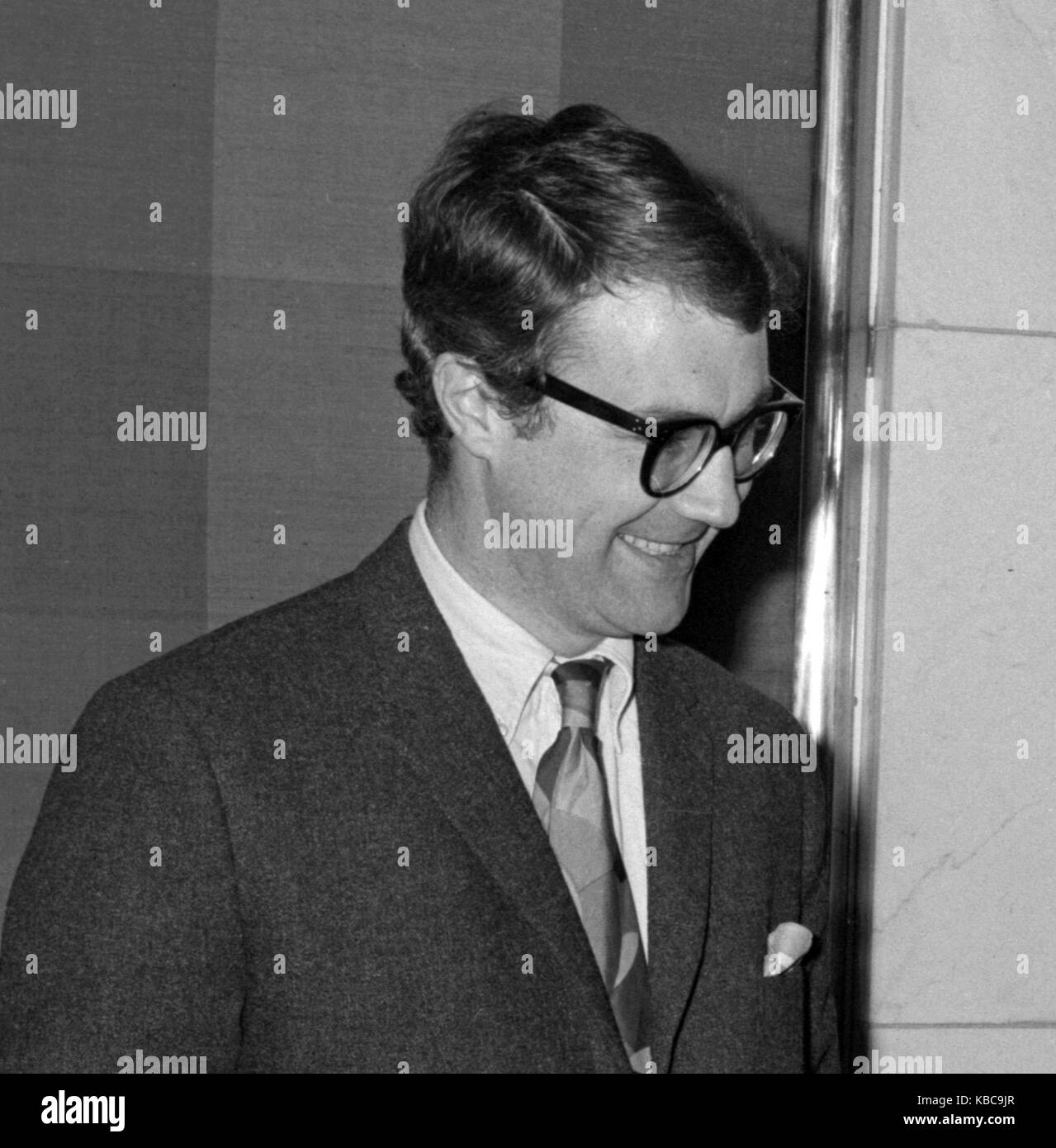 Nicholas Tomalin (l) is given the Granada Television award for the ...