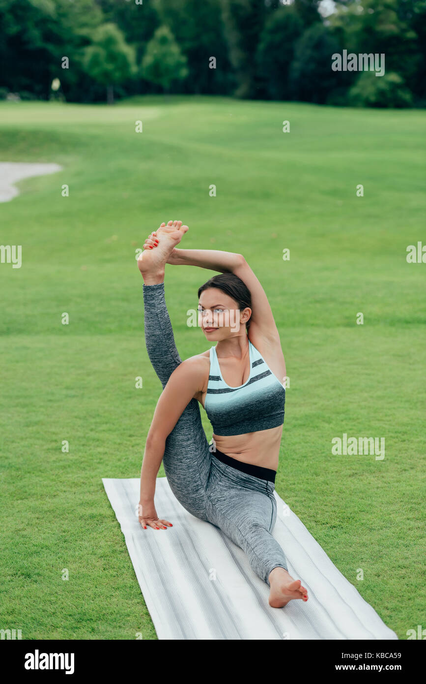 Upright seated angle pose hi-res stock photography and images - Alamy