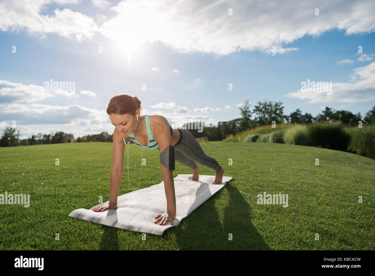 woman standing in plank Stock Photo - Alamy