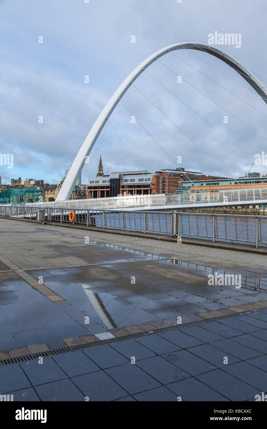 Millennium Bridge Linking Newcastle and Gateshead Across the River Tyne ...