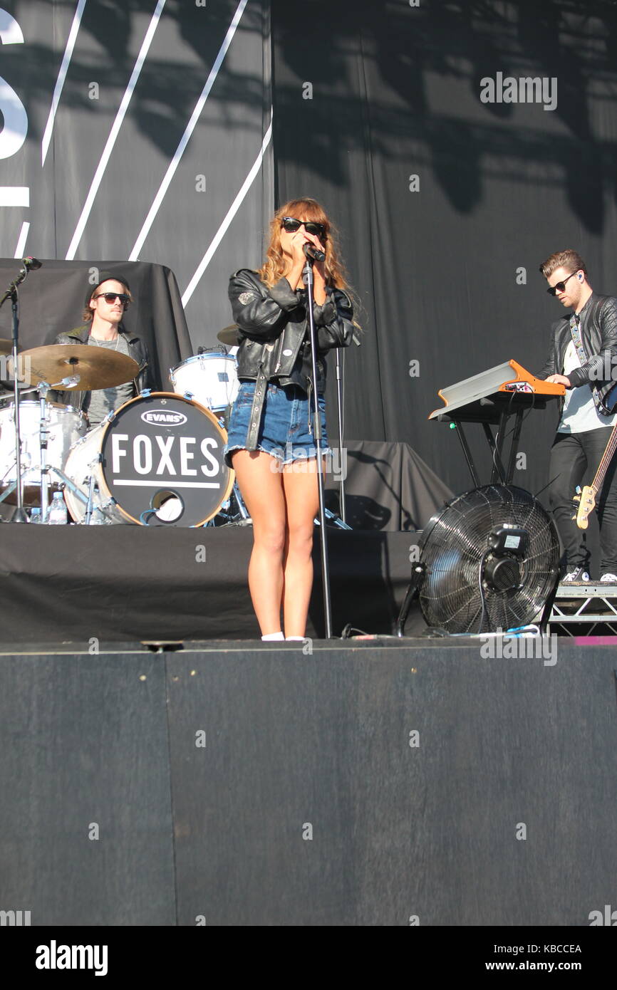 Foxes band hi-res stock photography and images - Alamy