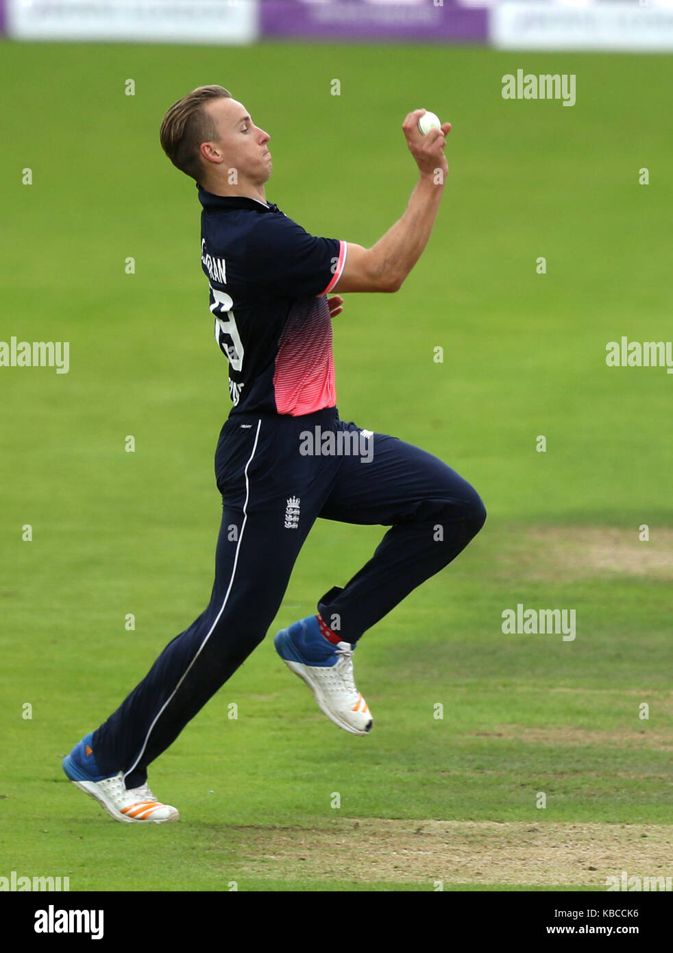 England's Tom Curran bowls during the fifth Royal London One Day ...