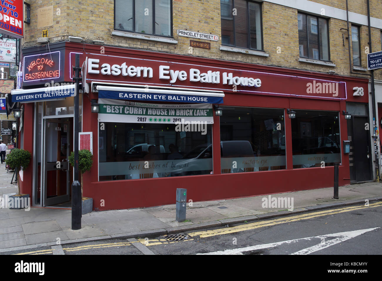 The eastern eye and indian restaurant hi-res stock photography and ...