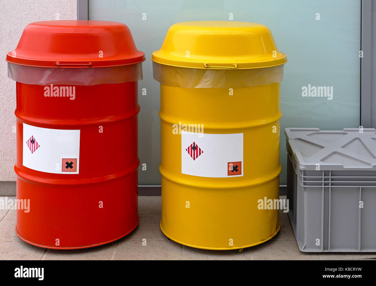 Disposal drums hi-res stock photography and images - Alamy