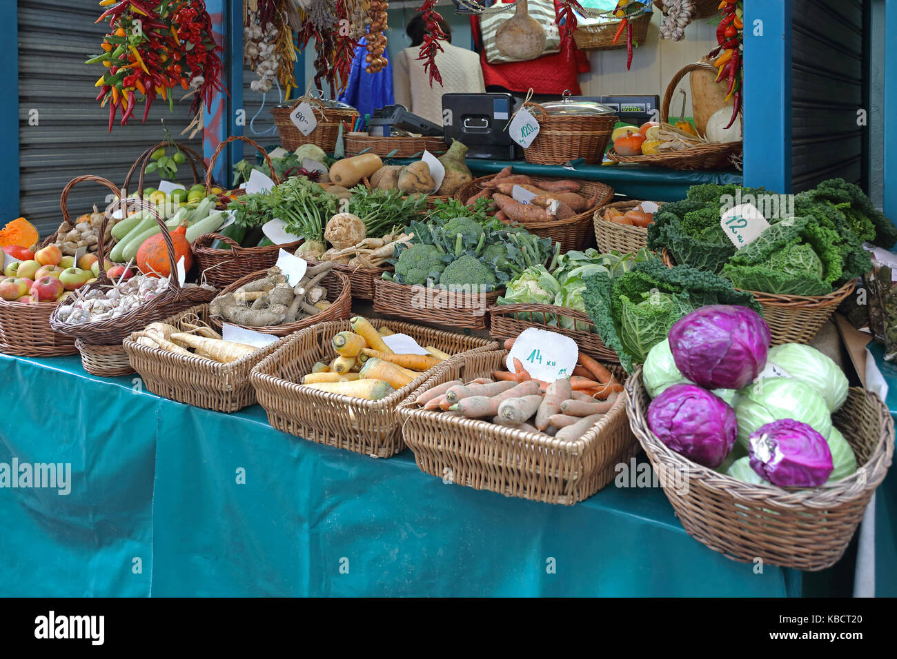 Vegetables in Baskets at Farmers Market Stall Stock Photo - Alamy