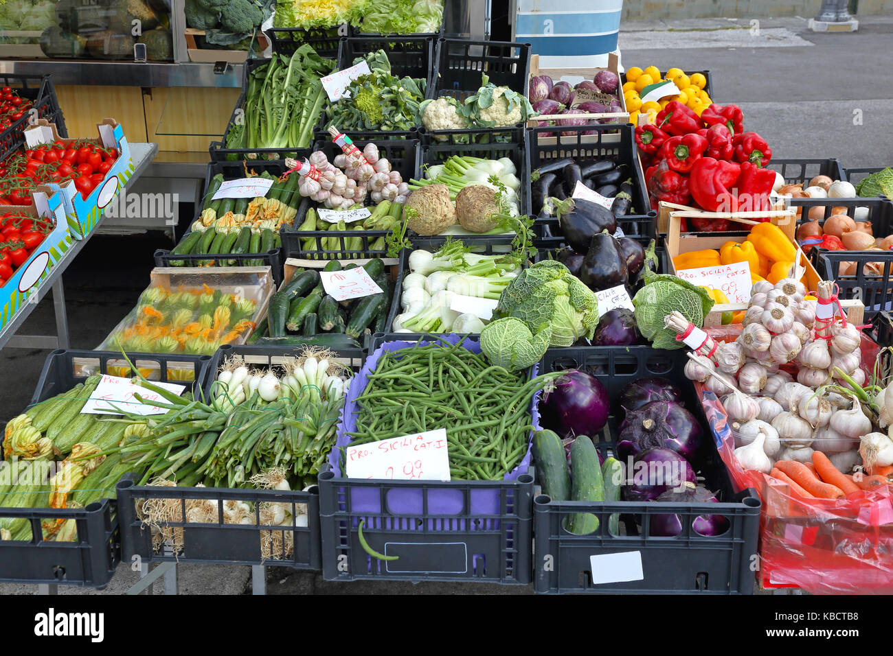 Various fresh vegetable produce at Farmers market Stock Photo - Alamy